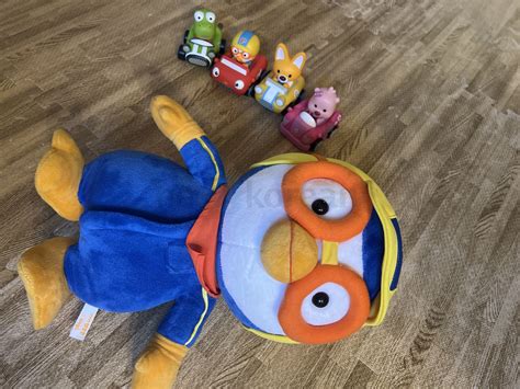 뽀로로 큰 인형과 자동차들