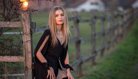 Обои девушка на рабочий стол