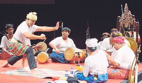 Budaya Main Puteri Atau Main Teghi