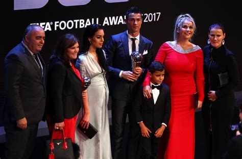 عکس خانوادگی رونالدو، بهترین بازیکن فوتبال سال 2017 طرفداری