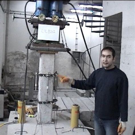 A Test Setup B Failure Of A Rc Column Download Scientific Diagram
