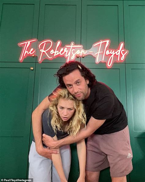 Britt Robertson Marries Paul Floyd In An Outdoor Wedding In La Daily