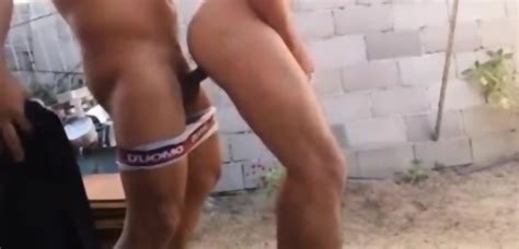 Pompage Dans La Cour Eporner