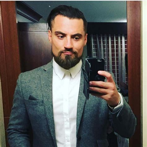 Download English Roh Wrestler Marty Scurll Mirror Selfie Wallpaper