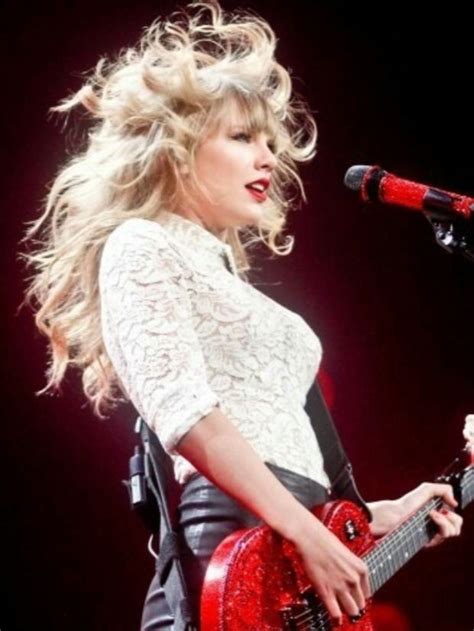 Lara Adl Kullan C N N Taylor Red Era Panosundaki Pin