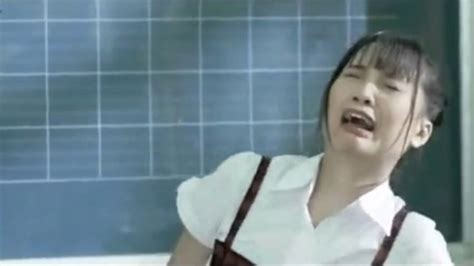 老师在教室打女学生屁股，同学看了直摇头！ 高清1080p在线观看平台 腾讯视频