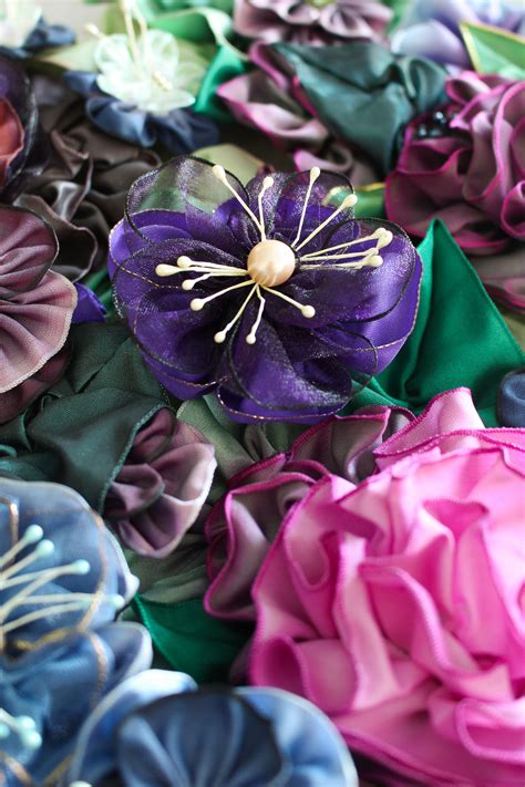 Easy Diy Ribbon Flowers Video Tutorial Dans Le Lakehouse