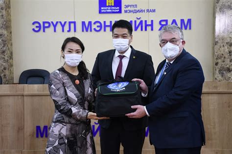 Төрөх тасгуудад 13 нэр төрлийн багаж тоног төхөөрөмж өгөв