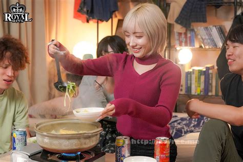 [royd 229] 毎日泊まりに来る彼氏持ちの女友達から無自覚に誘惑され、勇気を出せず生殺し状態になった僕 春陽モカ High