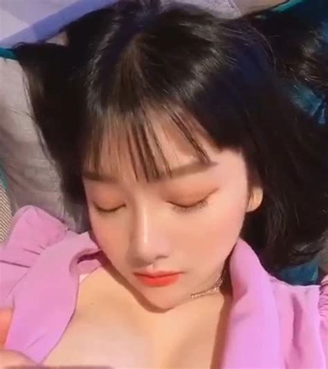 小尤奈 看到她在抖音复出id小奈奈yuna 【多v 12g】 发现者资源网