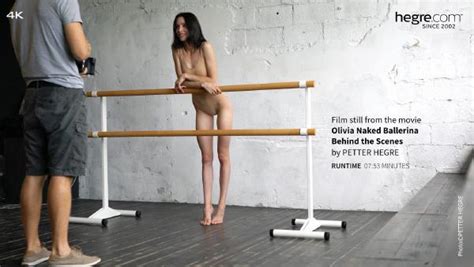 무대 뒤에서 올리비아 벌거 벗은 발레리나 헤그레 세계