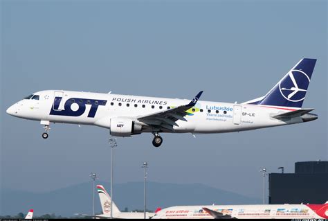 Embraer 175lr Erj 170 200lr Lot Polish Airlines Polskie Linie