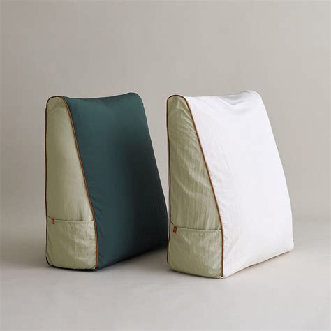 목까지 받쳐주는 롱 삼각등받이쿠션 솜포함 감도 깊은 취향 셀렉트샵 29cm