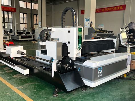 맞춤형 Zl1390ac 시트 및 튜브 레이저 절단기