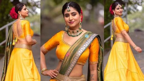 లెహంగా వోణీలో వర్షిణి అందాలు చూడతరమా కుర్ర గుండెలు పతంగుల్లా ఎగిరిపోవాల్సిందే Anchor