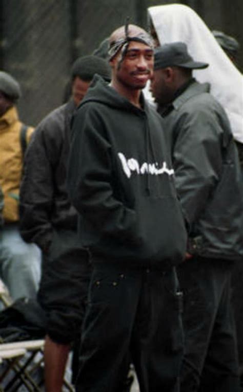 Pin By Inescau On 2pac Tupac Tupac Outfits Tupac Shakur