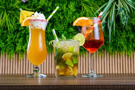 감귤 장식 감귤류 감기 고명 과일 라임 라임 웨지 럼 레몬 레몬 슬라이스 레몬에이드 막대기 모히토 민트 민트 잎 바 세팅 보드카 빨대 상쾌한