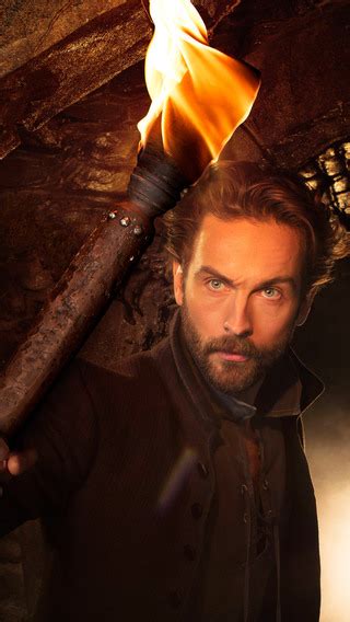 320x568 Tom Mison As Ichabod Crane Sleepy Hollow Season 4 Wallpaper