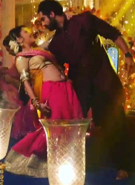 Devoleena Bhattacharjee M 13 Hot Lehenga Navel Hd Photo Indiancelebblog