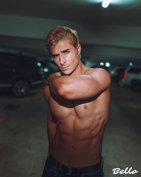 Alexander Cubis Bello Mag