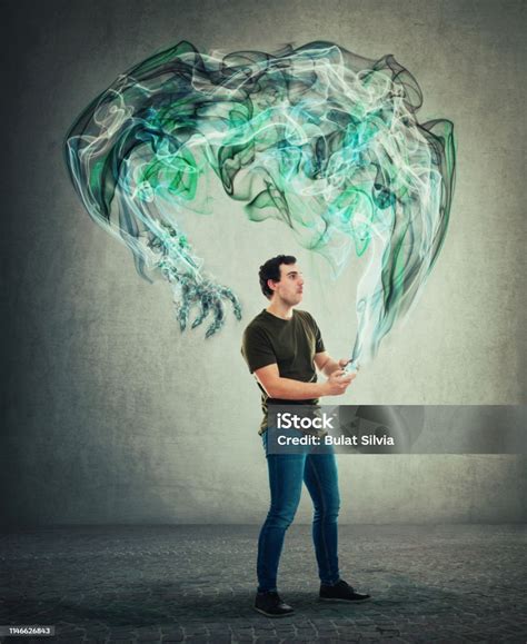 중독 남자 놀이 비디오 게임은 큰 발톱과 기술 괴물로 조이스틱을 들고 겁을 노력 비디오 게임에 대한 스톡 사진 및 기타 이미지 비디오 게임 개발 공포 무서움 Istock