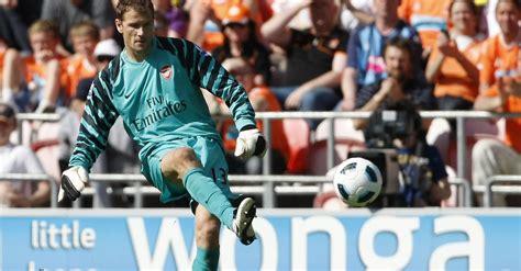 Sejarah 10 November Kiper Jerman Pahlawan Arsenal Jens Lehmann