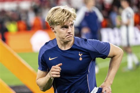 Lucas Bergvall Sends 100 Word Message To Tottenham Fans After Award