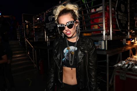 Miley Cyrus Duet With Billy Idol At The 2016 Iheartradio Music