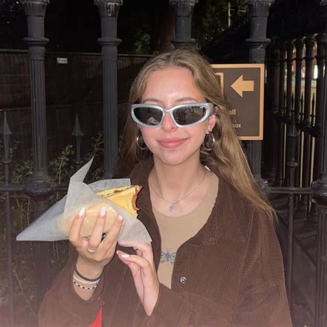 Shelly Shelly • Threads Say More