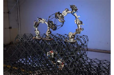 Robots That Can Build Structures Autonomously
