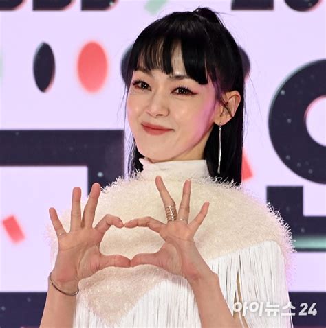 김윤아 강남역 역명 11억 낙찰 병원남편 원장 아닌 페이닥터