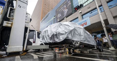 이동되는 시청역 교차로 대형 교통사고 가해 차량