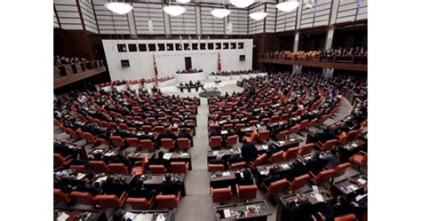 В турския парламент се сбиха след като опозиционен депутат критикува Ердоган