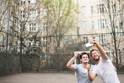 I Love You Man New Study Explores Evolution Of The Bromance Nbc