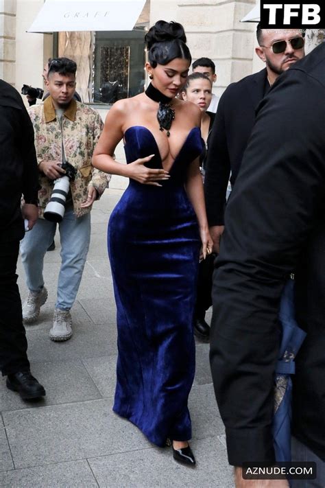 Kylie Jenner Sexy Seen Flaunting Her Deep Cleavage At Paris Fashion