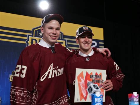 Coyotes Simashev Poised For Prominent Season In Khl The Hockey Writers Coyotes Prospects