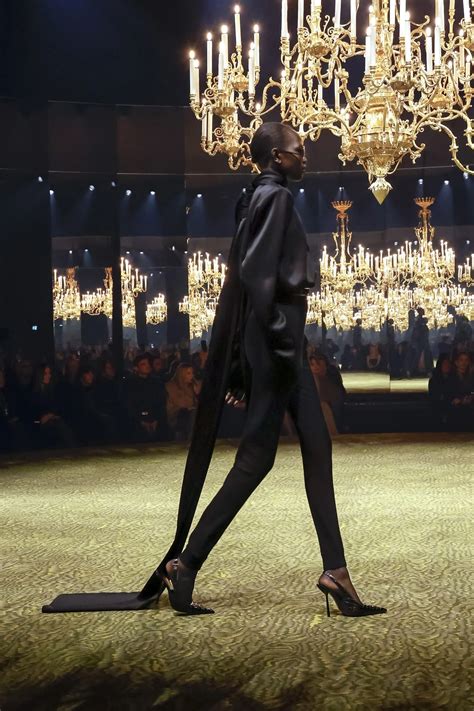 5 модних способів носити сорочки і легінси цього сезону Читайте на Ukr Net