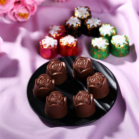 Delicious Colorful Packaging Rose Shape Chocolate Candychina Price Supplier 21food