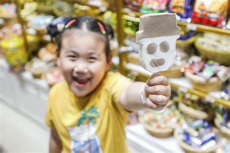 品质·生活 视频 麦乳精、娃娃雪糕那些小时候的馋嘴零食，你还记得吗？