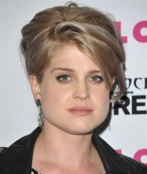33 Suitable Short Hairstyles For Fat Faces And Double Chins