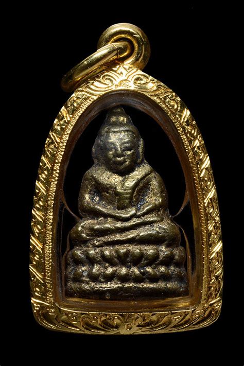 พระชัยวัฒน์หลวงพ่อเผย วัดบางหญ้าแพรก จ สมุทรปราการ ปี 2481 เนื้อทองผสม พิธีใหญ่ สภาพสวยแชมป์