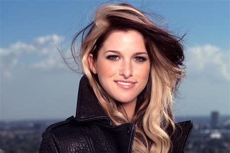 Cassadee Pope Premieres New Single “wasting All These Tears