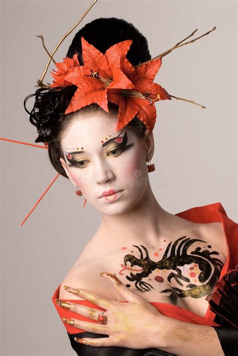 La Giovane Donna Giapponese Immagine Stock Immagine Di Vestito Faccia