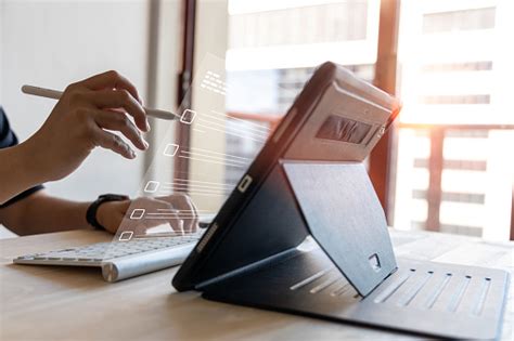 문서 관리 시스템 Dms 랩톱 컴퓨터 생산성 체크리스트 및 설문 조사 양식 온라인 작성 작업 사업가설문지 체크리스트 및 클립 보드 작업 관리 개념에 대한 스톡 사진 및 기타