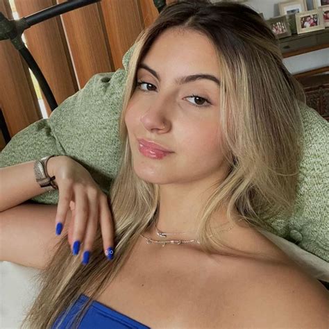 Pin De Gio Em 01 Em 2024 Loirinhas Lindas Garotas Feminino