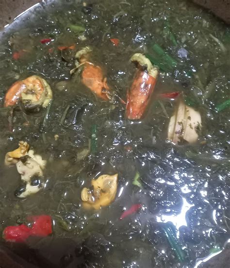 Rojana แกงขี้เหล็กใส่ทะเล ใบขี้เหล็กต้มสุก น้ำใบย่านาง 800 Ml กุ้งลวก 10 ตัว ปลาหมึกลวก