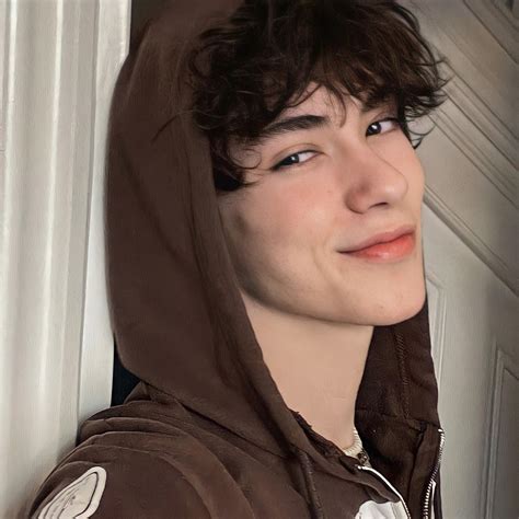 Pin By Julia On Gale Brown Hair Boy Black Hair Boy Brown Eye Boys