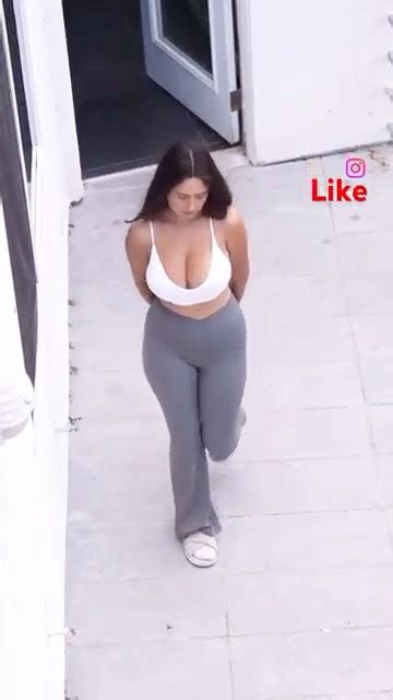 No Bra Bouncing Big Boobs Nobratrending Bouncing Nobra Bigboobs