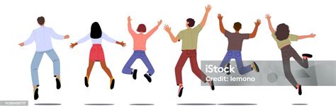 다국적 행복한 사람들 점프 올리고 흔들리는 손 뒤보기 젊은 남성과 여성 캐릭터가 행복을 느낍니다 아이에 대한 스톡 벡터 아트 및 기타 이미지 Istock
