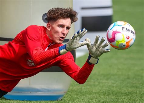 Köln Verpflichtet Nachwuchstorwart Nickisch Aus Leipzig